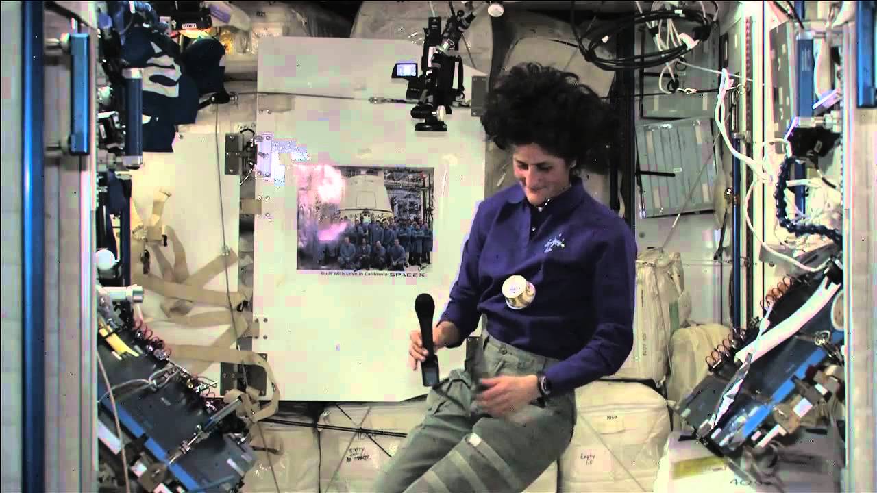ISS Commander Talks Long Distance With the Media - YouTube