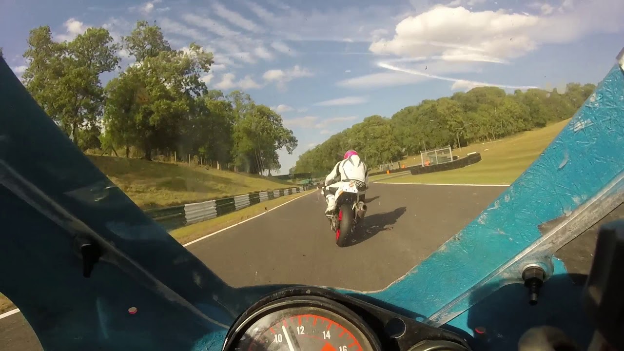 Bemsee F400 Cadwell Park Steve Rappa And Slinky - YouTube