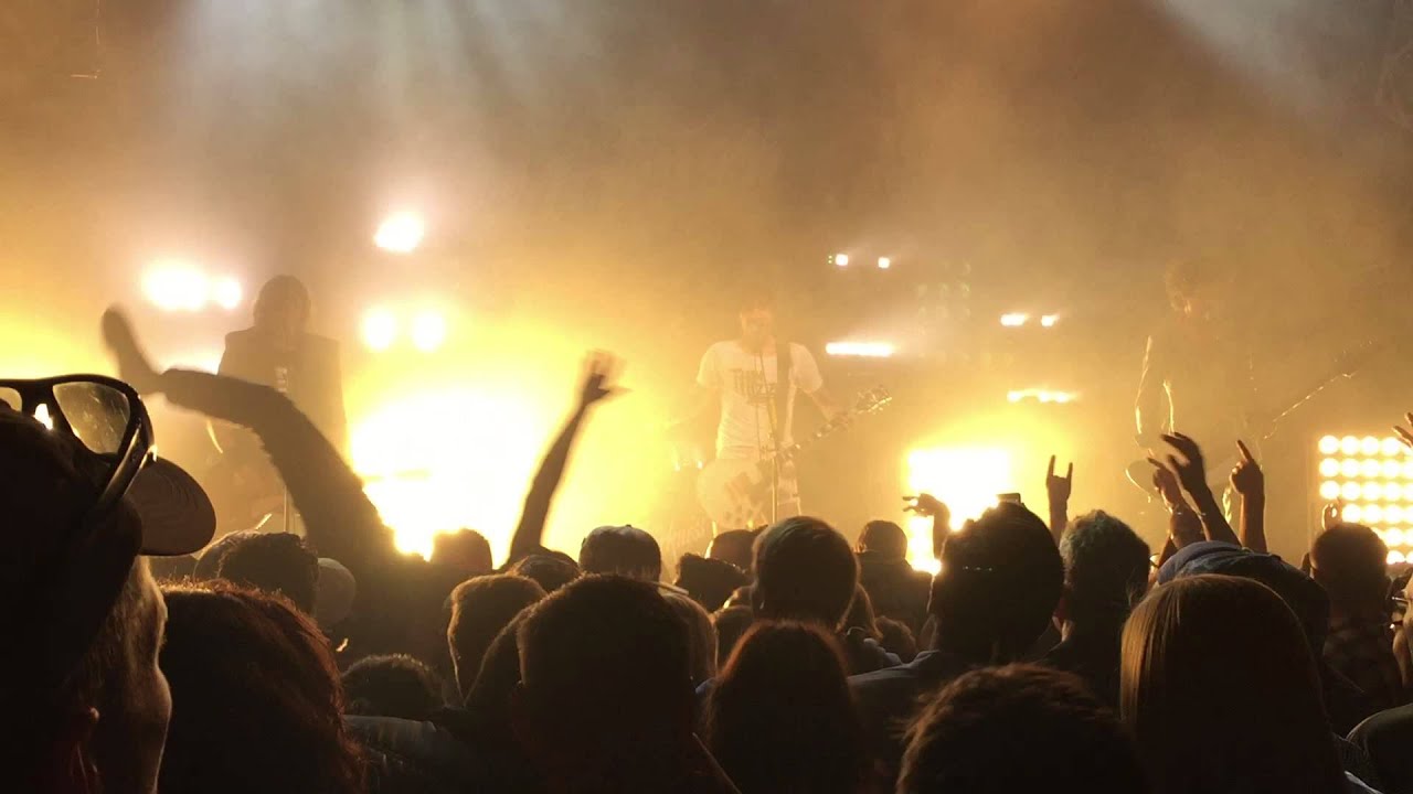 The Darkness "Open Fire" Live - YouTube