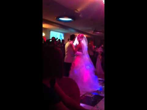 BU DÜĞÜN izlenmeli cantanem süper...