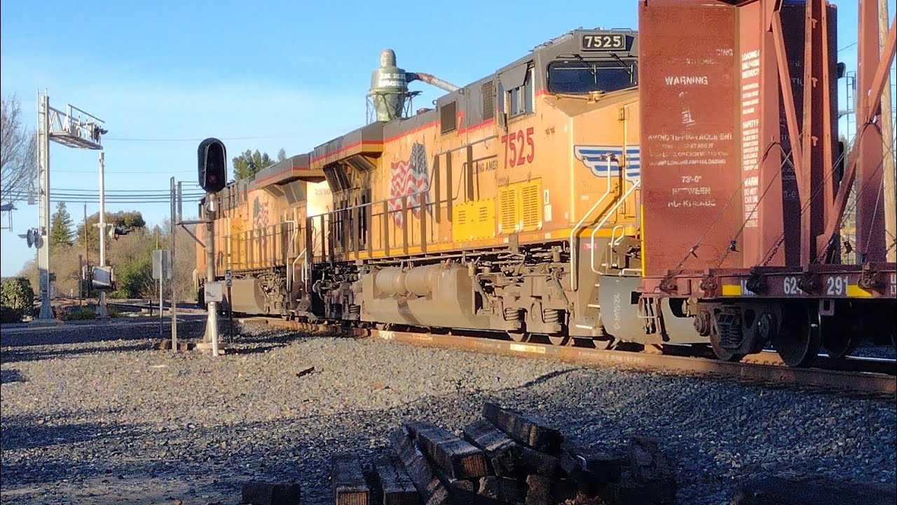UP 2530 leads a NB freight train with a nice crew on 1-13-2025 - YouTube