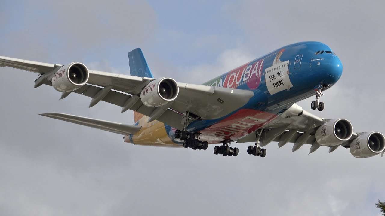 Singapore A380 makes a GO-AROUND but ATR 72 lands fine! + Emirates A380 ...