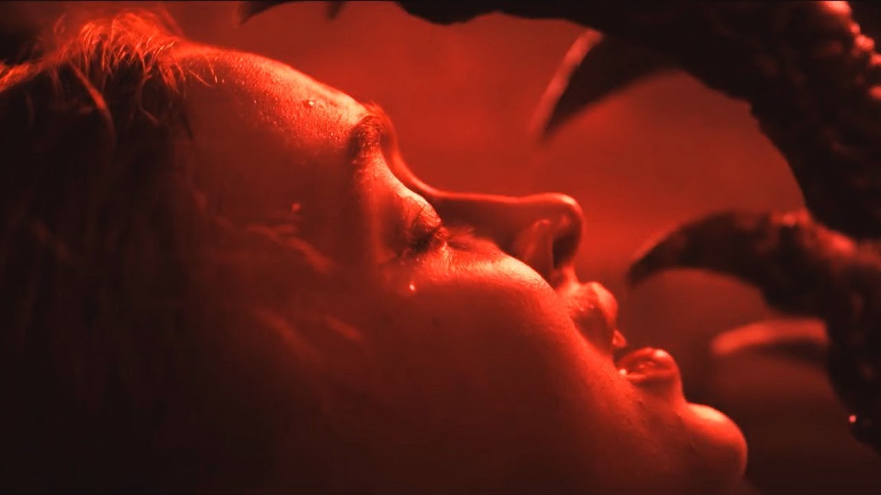 #strangerthings Ambient Creeping Footsteps - YouTube