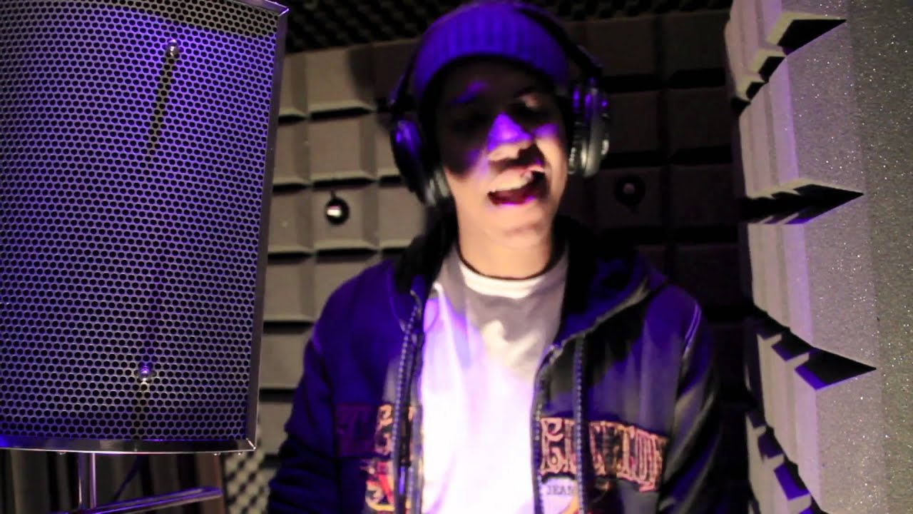 R1TV: "CHIPMUNK" Exclusive Freestyle - YouTube