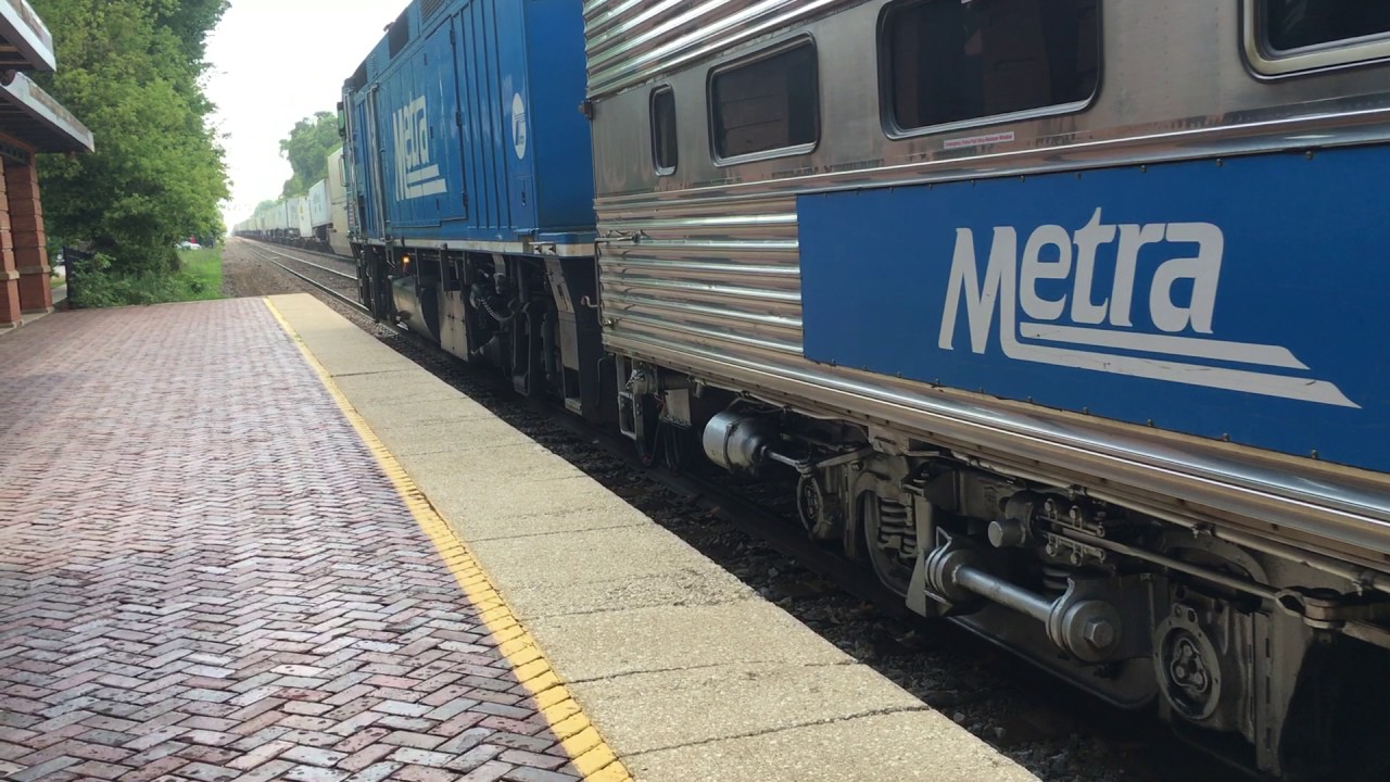 Inbound Metra 199 Arrives and Departs Riverside IL - YouTube