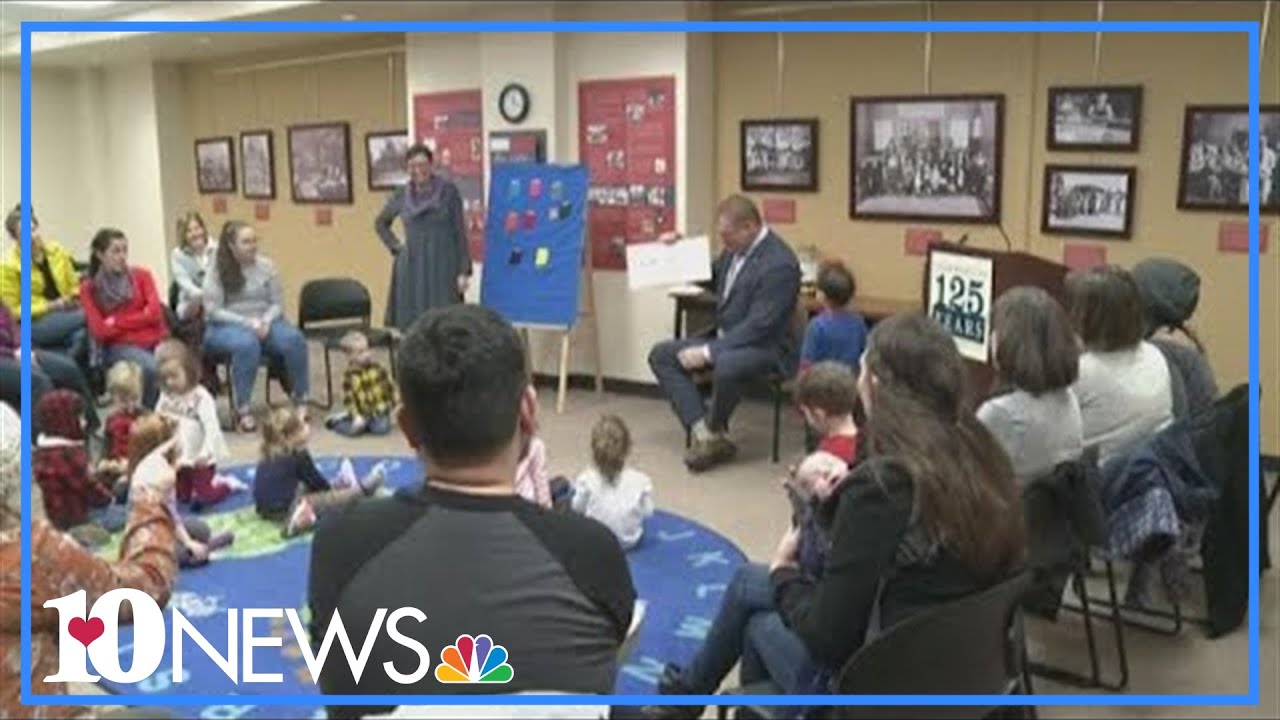 Mayor Glenn Jacobs hosts storytime with children - YouTube