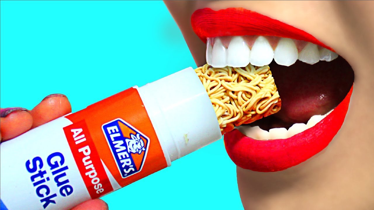 HOW TO SNEAK CANDY IN CLASS! Funny Classroom Prank!! - YouTube