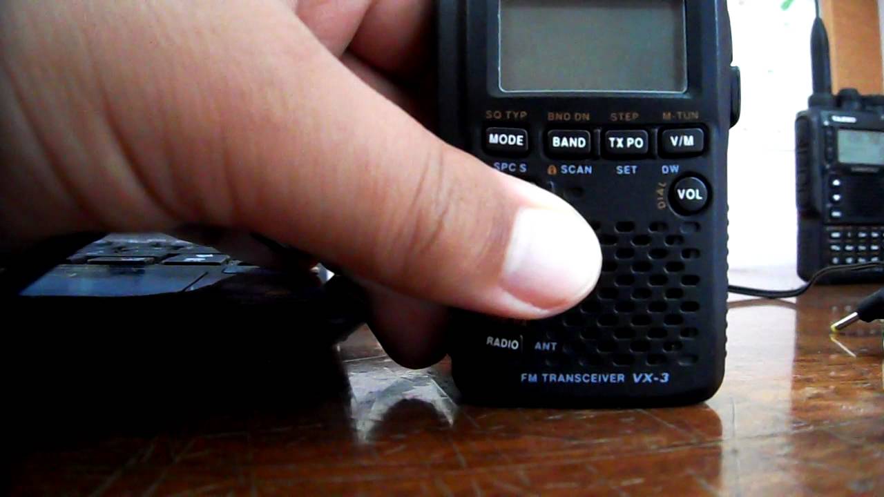 Yaesu VX 3 - YouTube