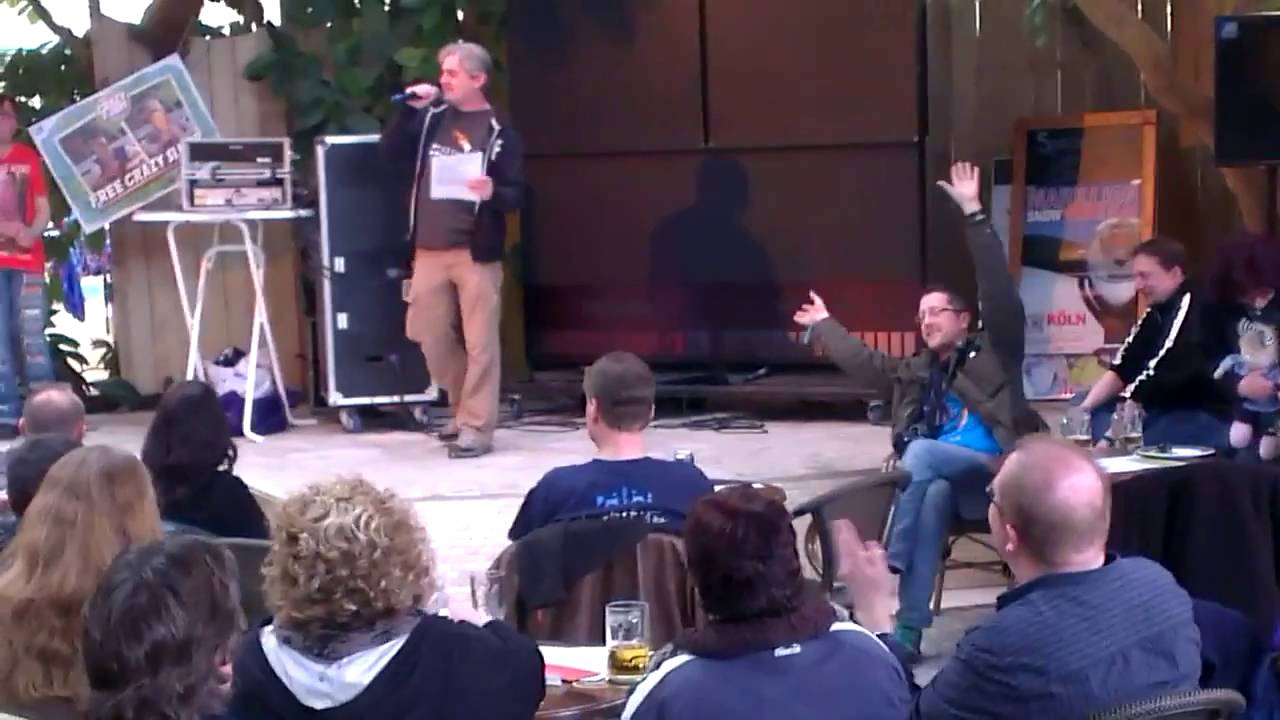 No one can (karaoke tijdens Marillion weekend 2013) - YouTube