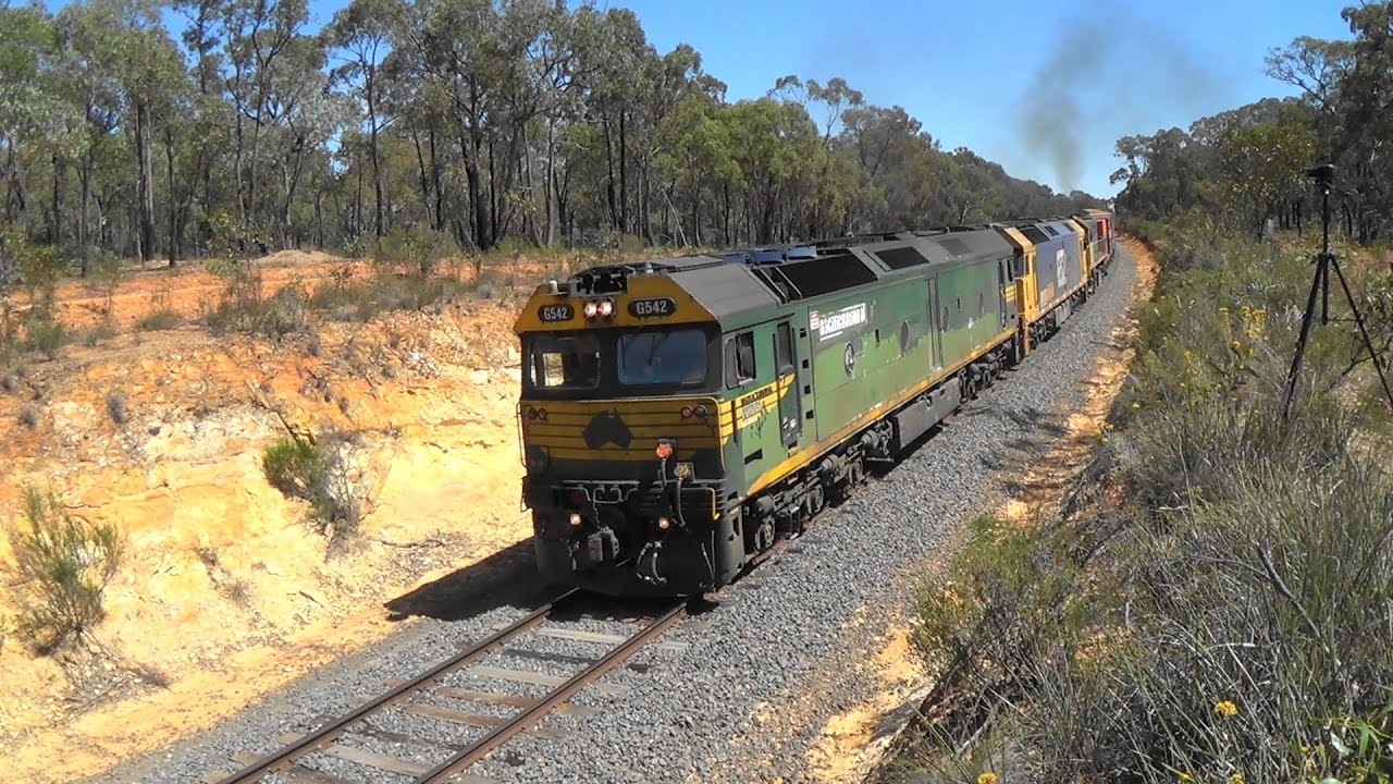 G542 - 522 - X41 on 9102 running 6 hrs late climb up grade out of ...