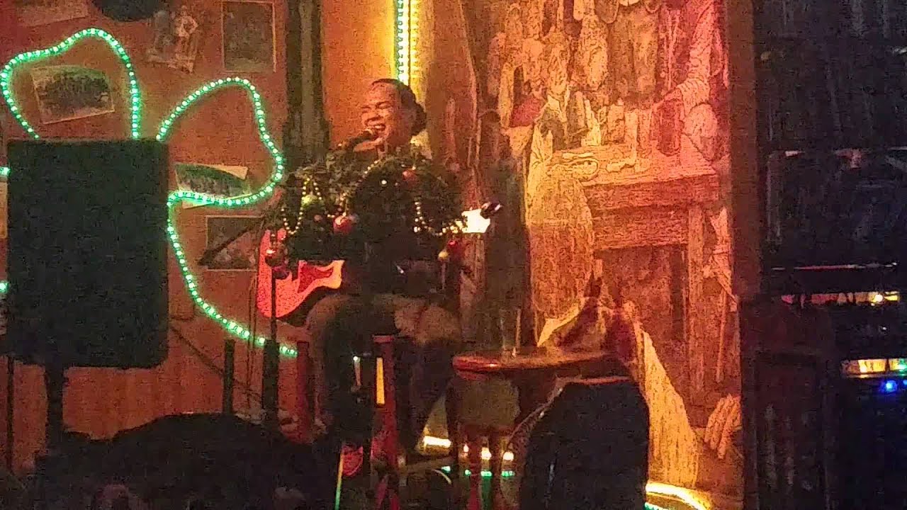 Zoom-Fat Larry's Band (Raine Cover) - YouTube