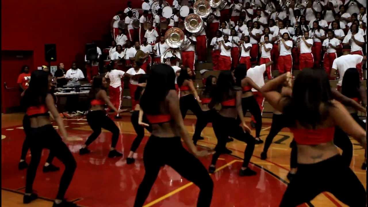 WSSU Cheerleaders at Basketball Pep Rally 2011 - YouTube
