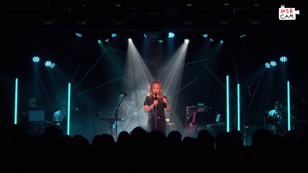 선우정아 / SWJA - 'City Sunset' 직캠 (단독공연 '구애') - YouTube