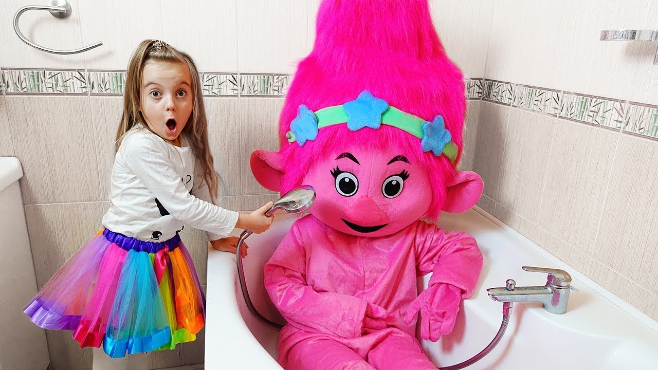 Girl and Funny Toy Guest - YouTube