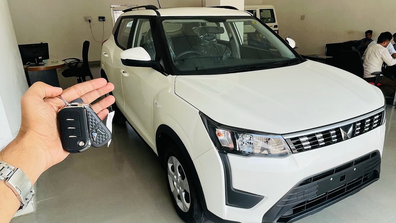 XUV 300 W6 2023 With Sunroof | Mahindra XUV 300 Features | XUV 300 ₹9. ...