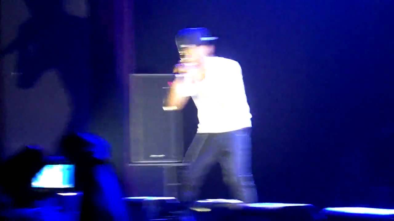 Kid Cudi-Day and Night Live - YouTube