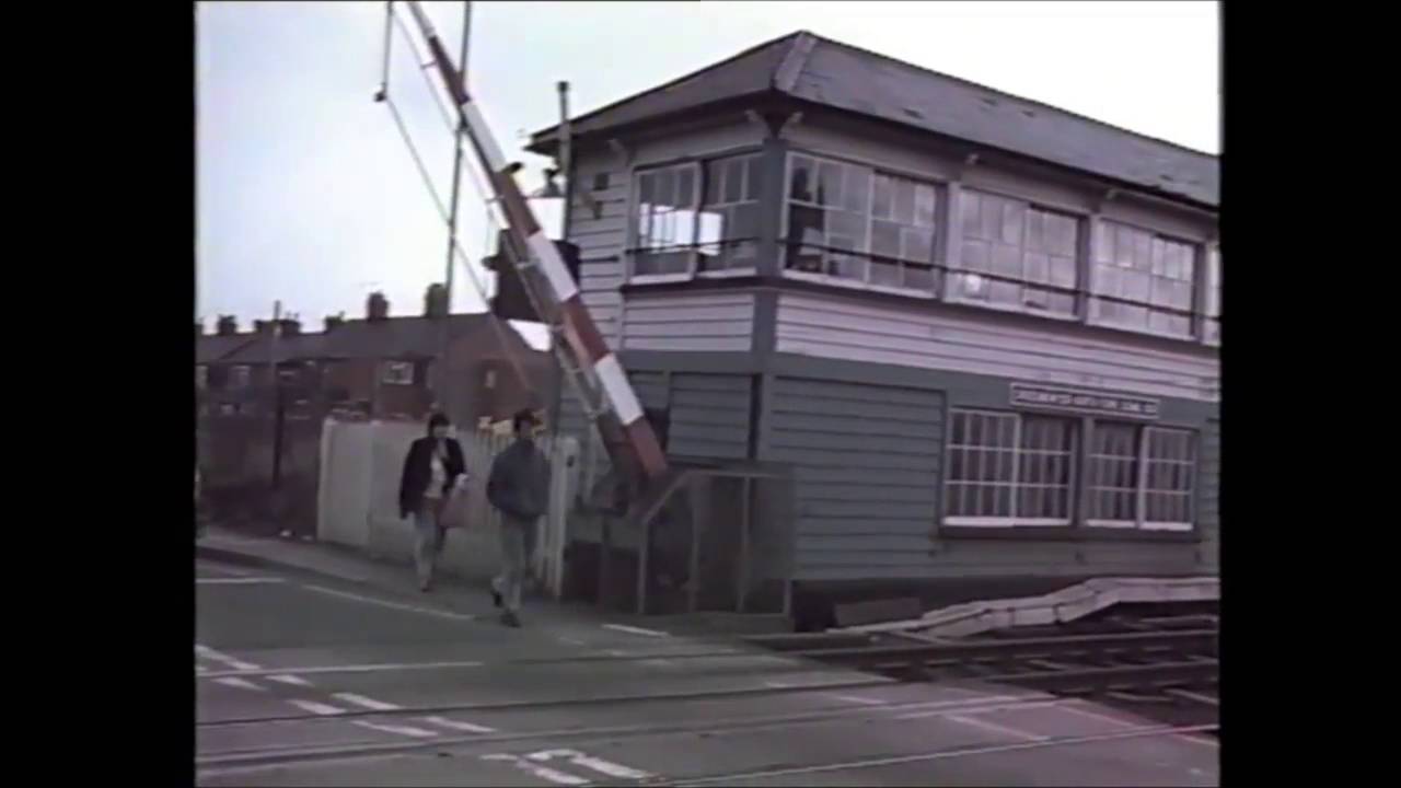 WREXHAM CROESNEWYDD NORTH FORK SIGNAL BOX 1988 - YouTube