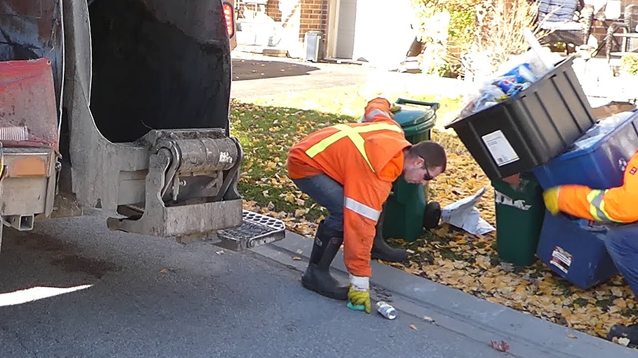GARBAGE Truck; TRAINING 3rd day on the job! - YouTube