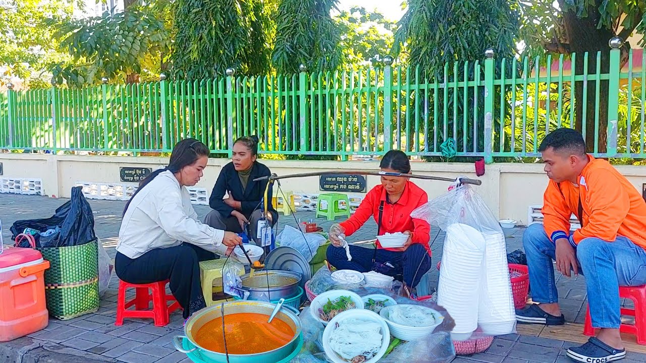 Less Than $1 Cambodian Street Food, Num Banh Chok, Rice Noodles, & More ...