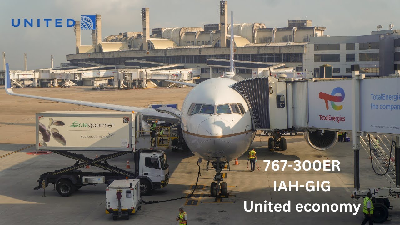 Flight review United IAH-GIG - YouTube