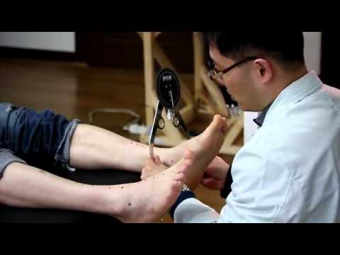 Gravity goniometer - YouTube