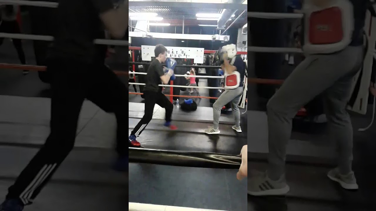 13 year old boxer Chicago - YouTube