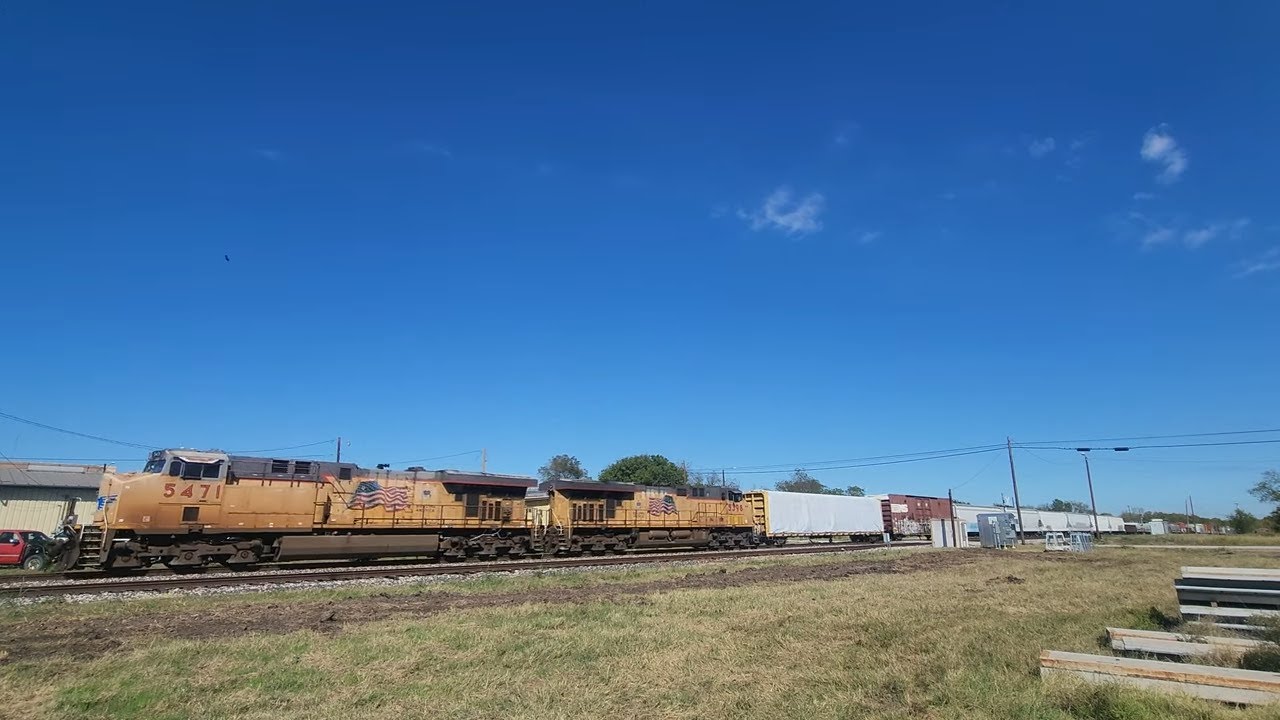 Southbound UP 8009/UP 6454, Mixed Freight Train, "Ennis Sub" Groesbeck,, TX, 11-3-2022 - YouTube