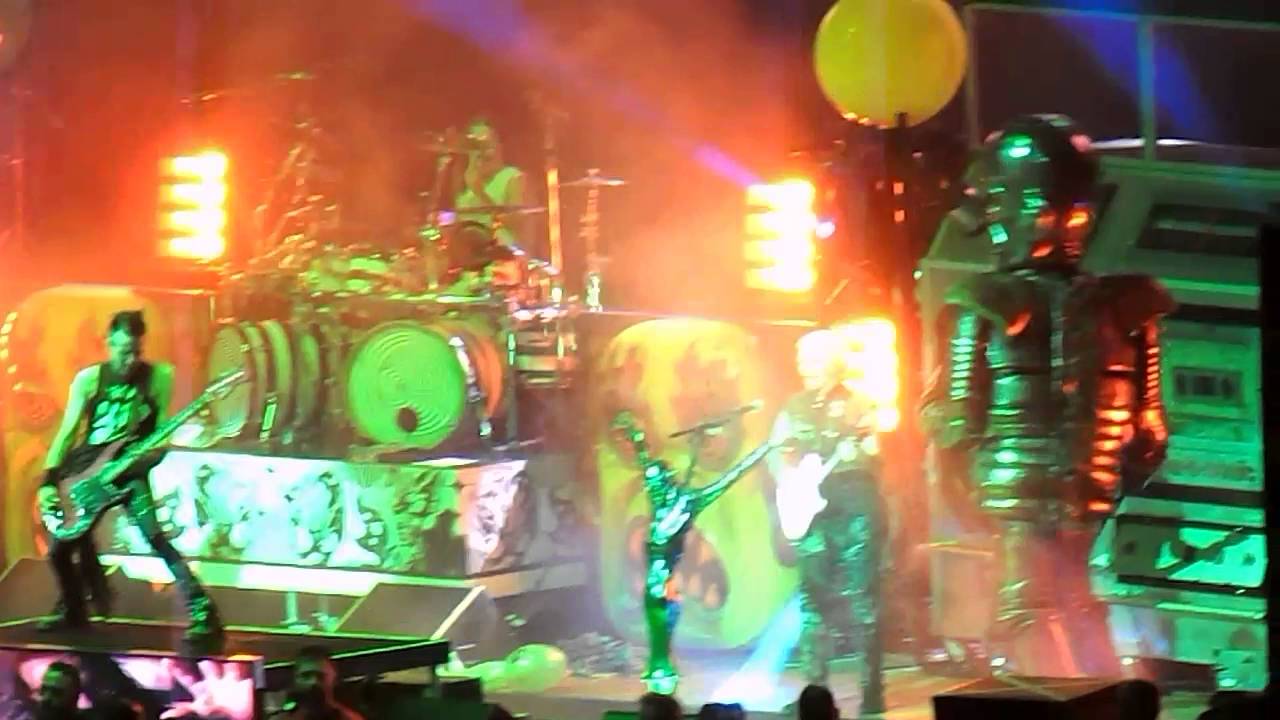 Everybody's Fucking In A UFO Rob Zombie live Blossom Music Center - YouTube