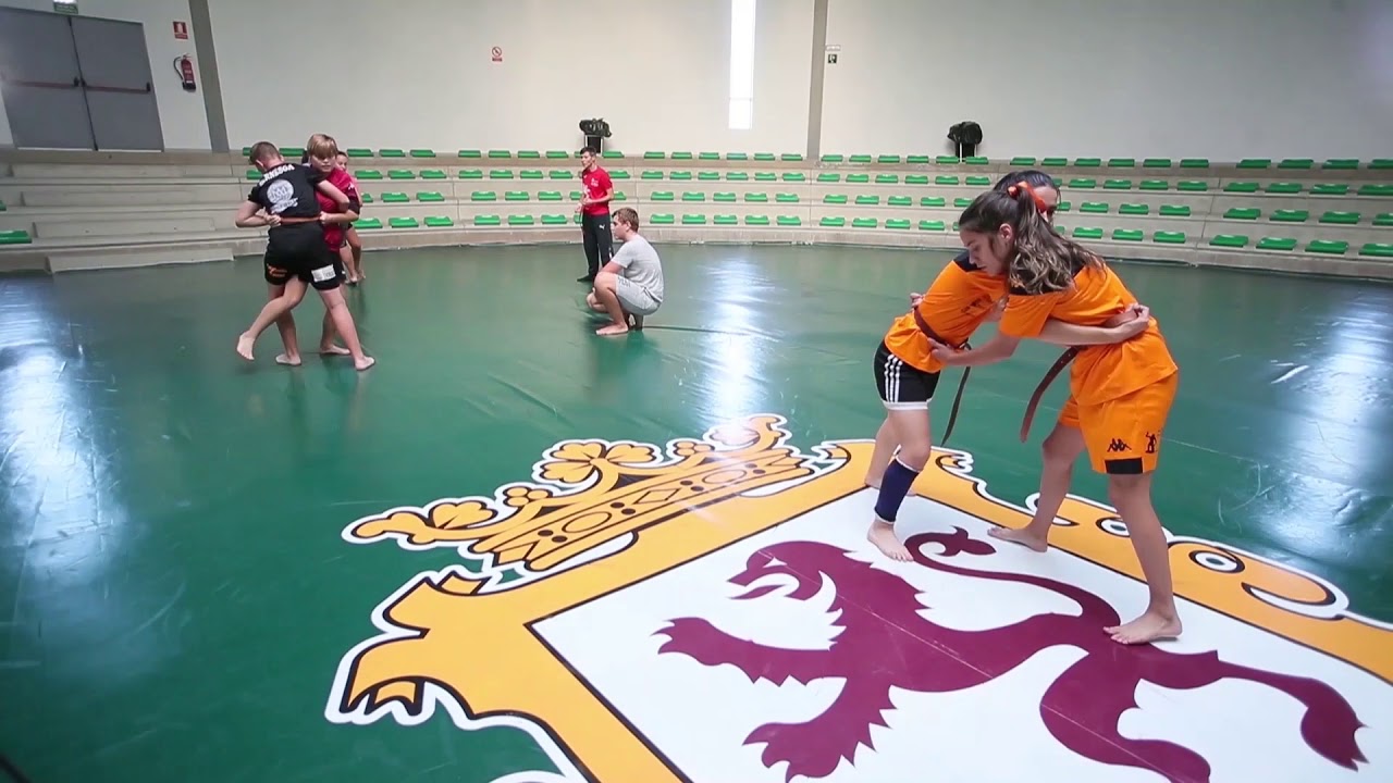 Las mañas de la lucha leonesa: la Mediavuelta - YouTube