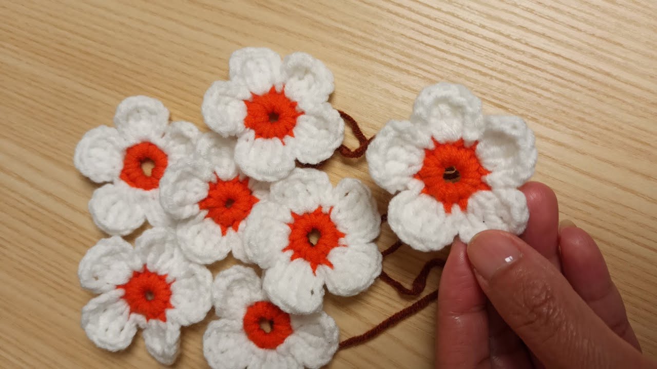 Crochet Flower Tutorial: EASY Crochet Flowers to make! - YouTube