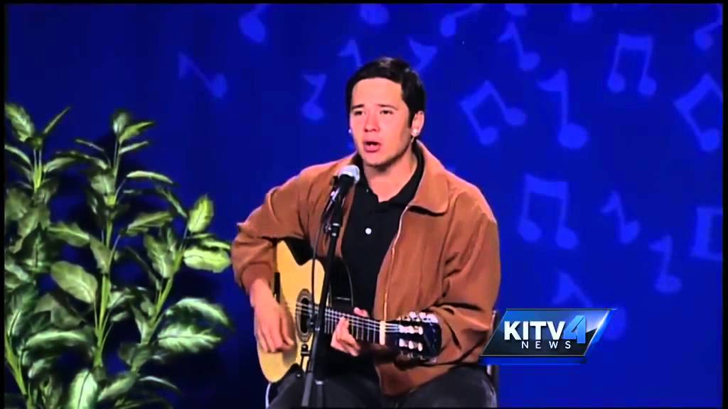 Mike Izon plays 'New Love' - YouTube