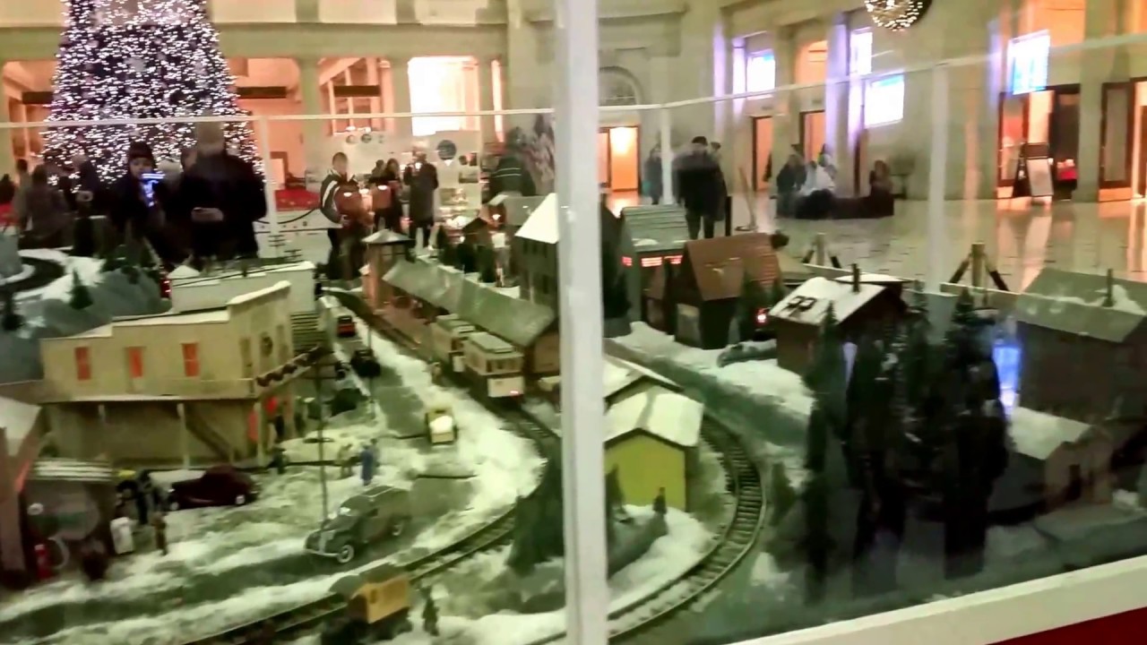 Model Trains at Union Station for Christmas - YouTube