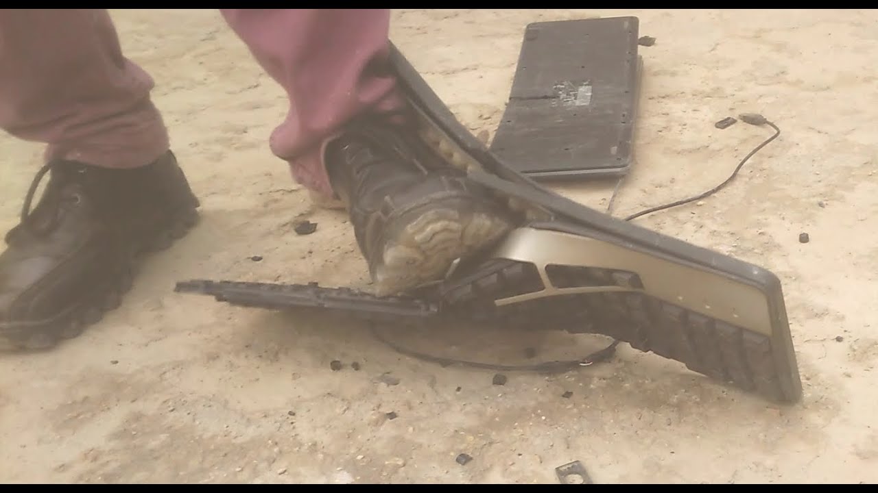 Crushing Keyboards and Mice with boot by hard force ! EXPERIMENTS BOOT ...