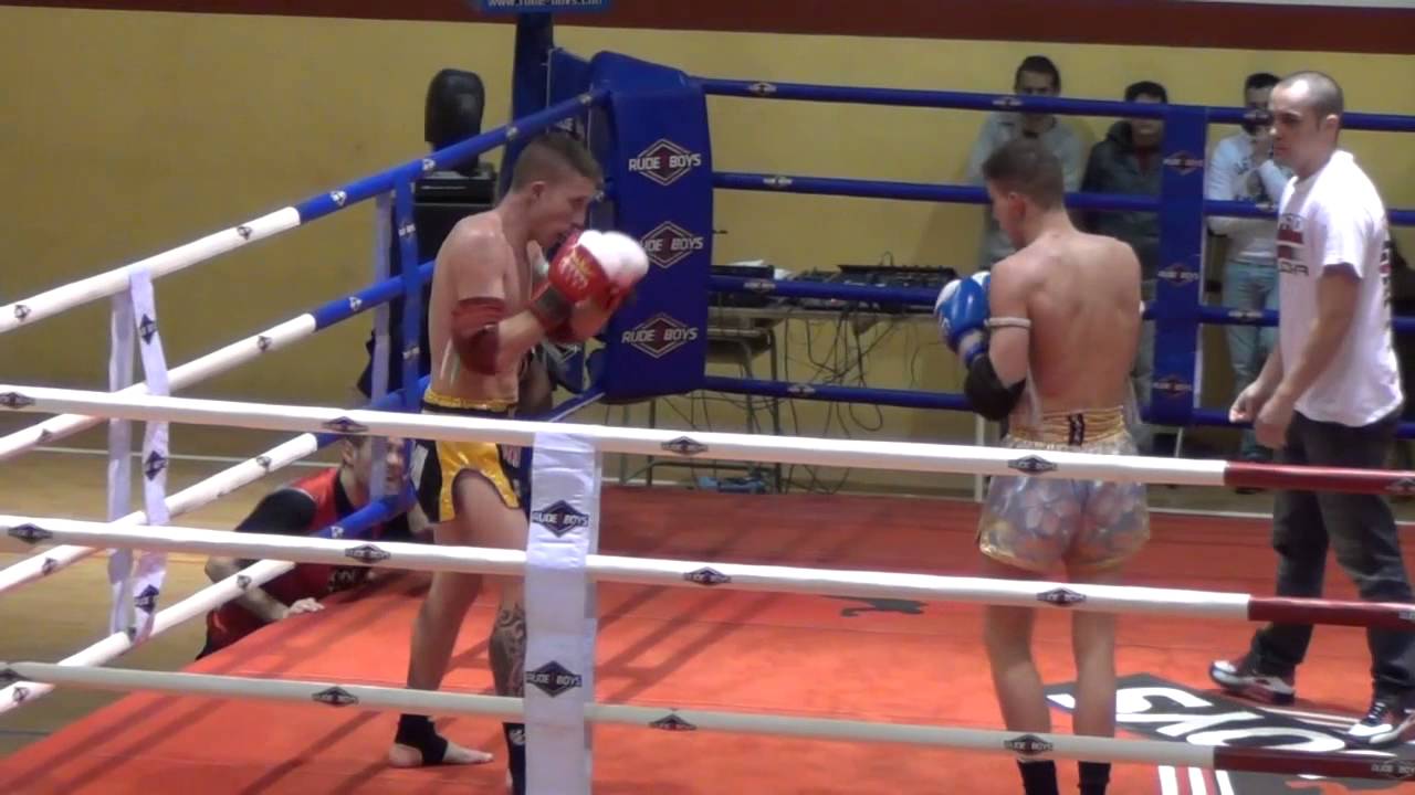 Velada de Muay Thai en Puebla de Montalbán. 09/03/2013. Richi vs ...