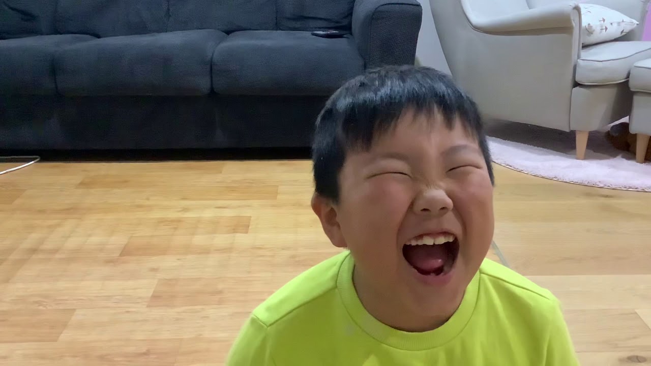 Smacking a face😰 - YouTube