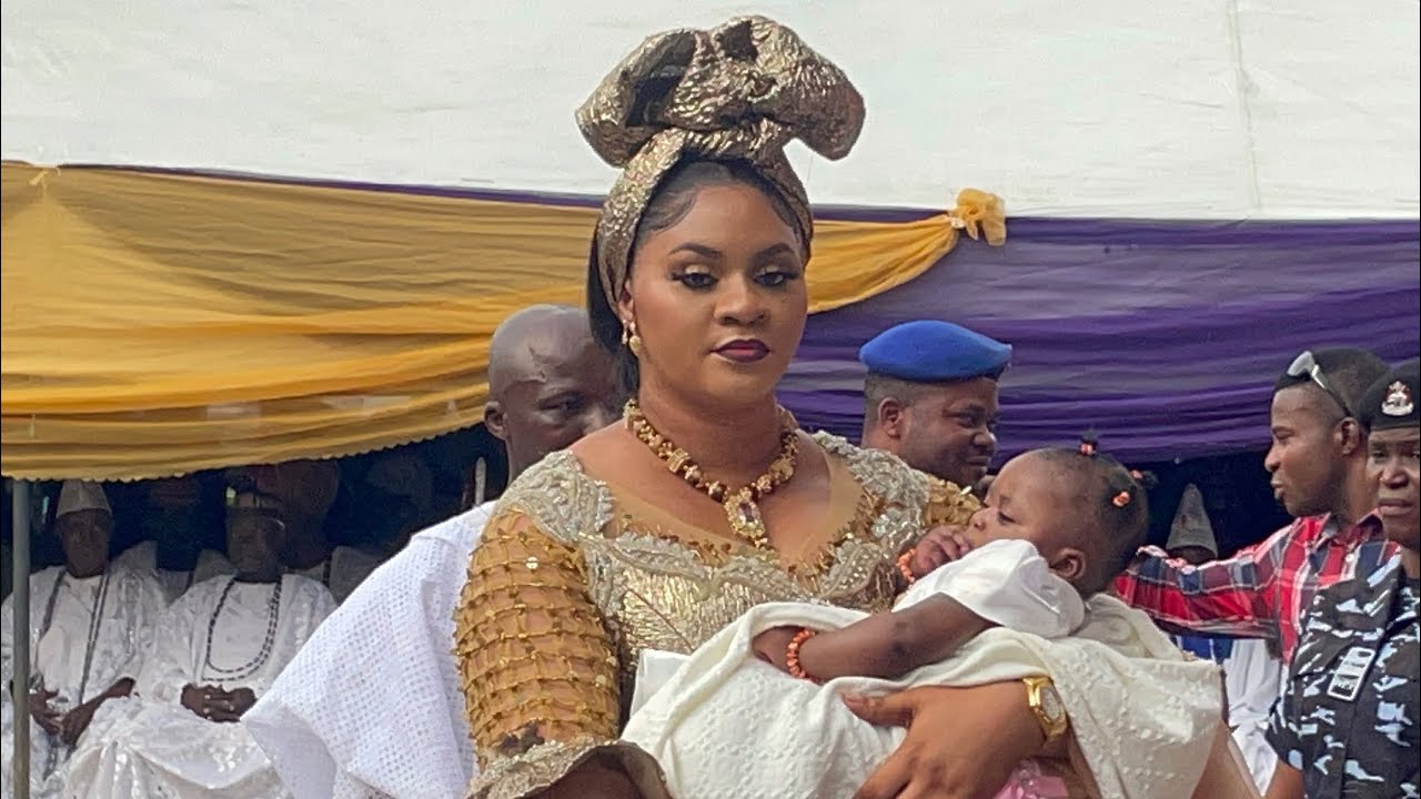 MOTHER BOND IS REAL! WATCH QUEEN TOBILOBA BOND WITH HER PRINCESS TAIWO OREADE IN IFE - YouTube