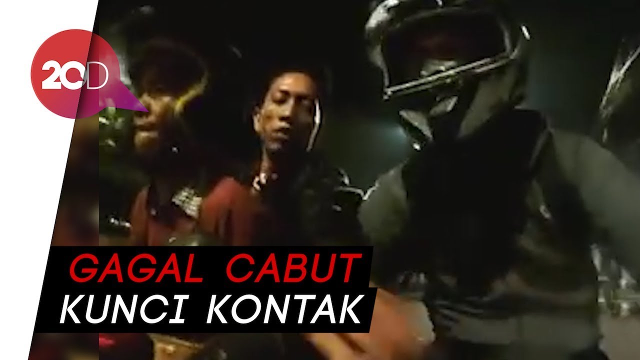 Video Detik Detik Aksi Begal Gagal Rampas Sepeda Motor Youtube