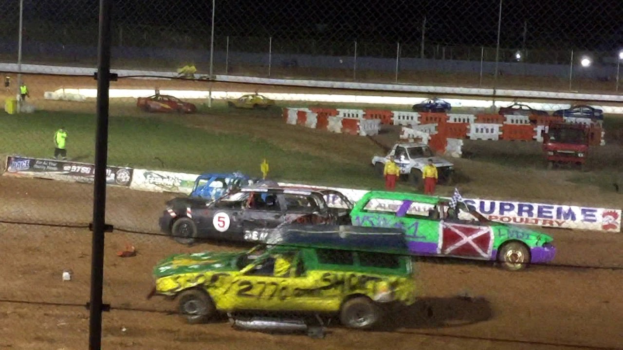 Parramatta speedway demo derby - YouTube