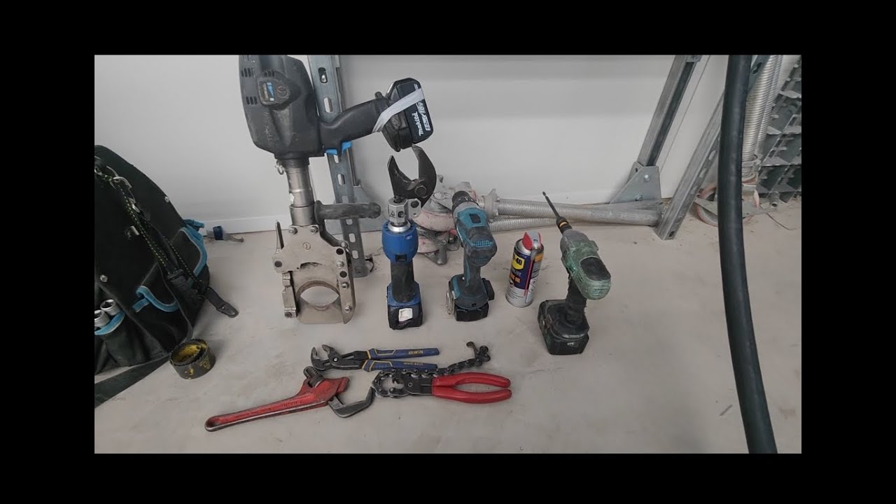 Wanna see a cable jointer struggle with 3cx4mm? This is the video for ...