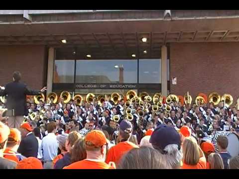 Marching Illini concert with Alumni band after game. - YouTube