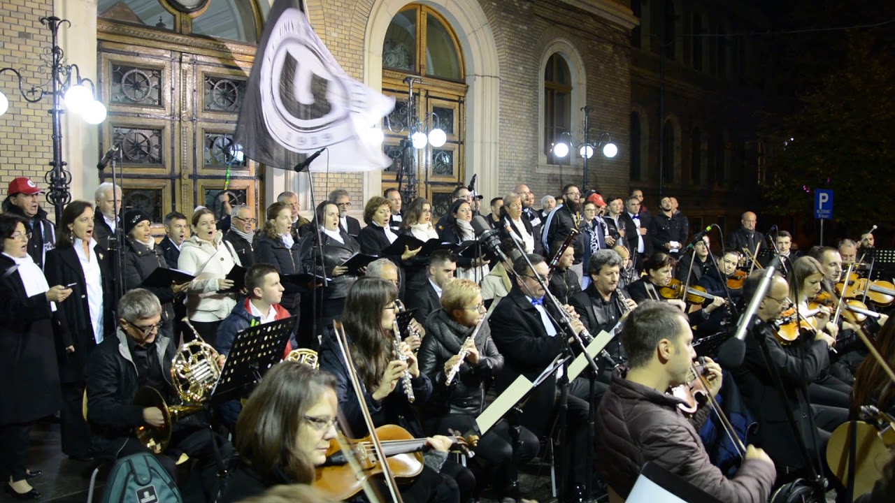Peluza Sepcile rosii - orchestra simfonică - Deșteaptă-te române ...
