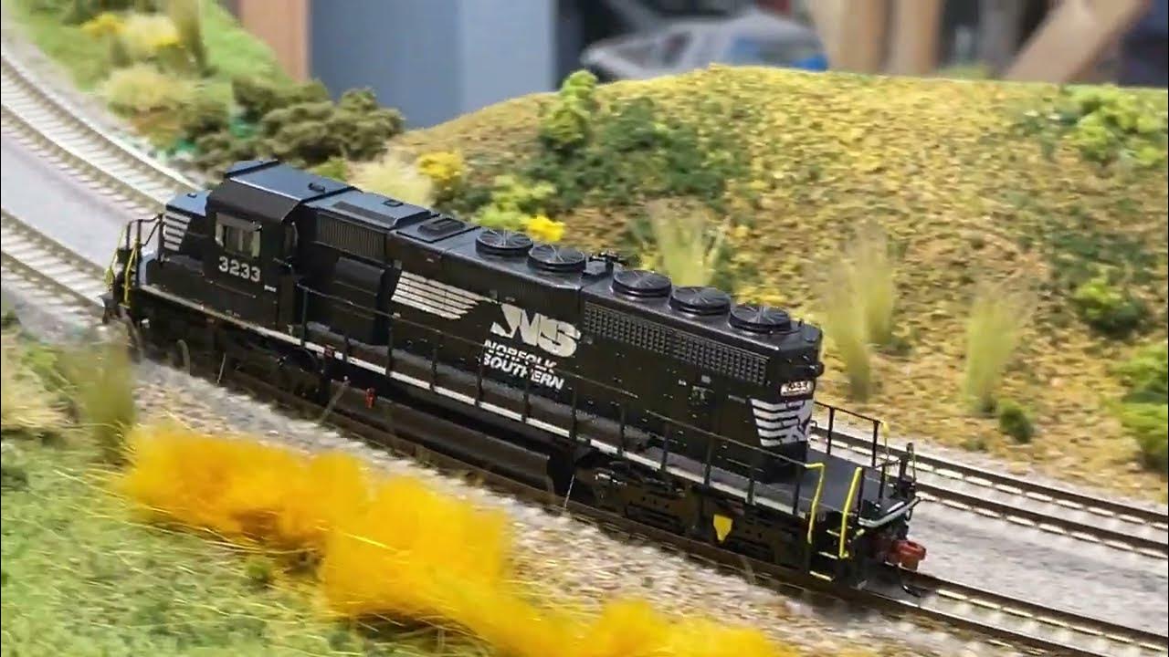 N Scale ScaleTrains SD40 2 Review - YouTube