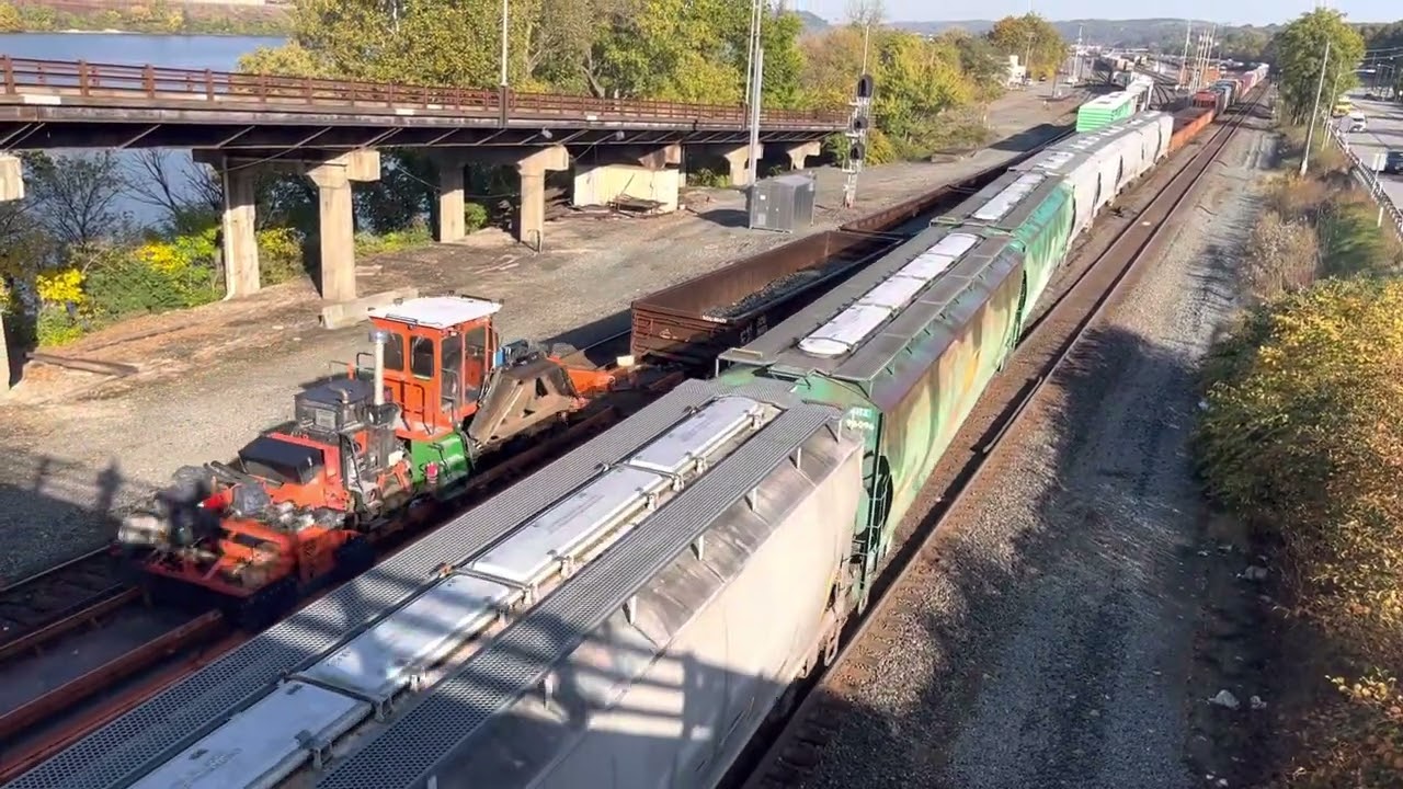 Norfolk Southern MOW train enters East Conway yard October 2022 - YouTube