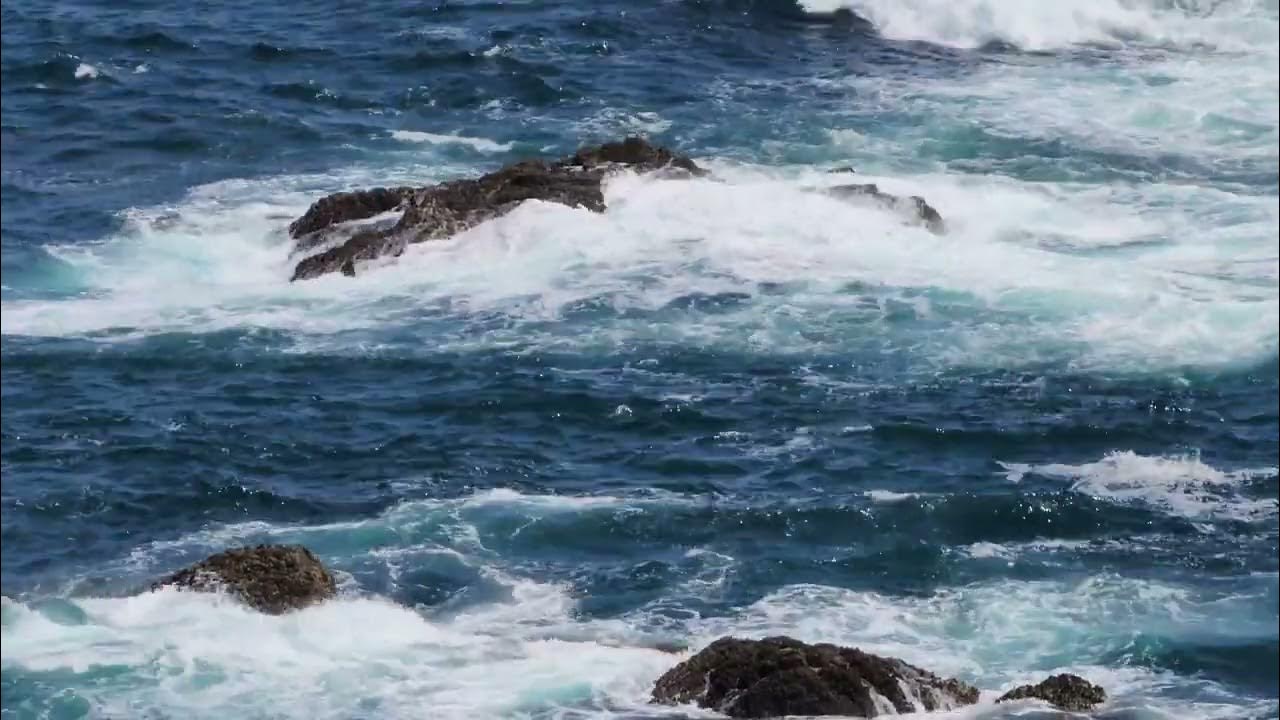 海辺の岩場の白い波 2 - YouTube