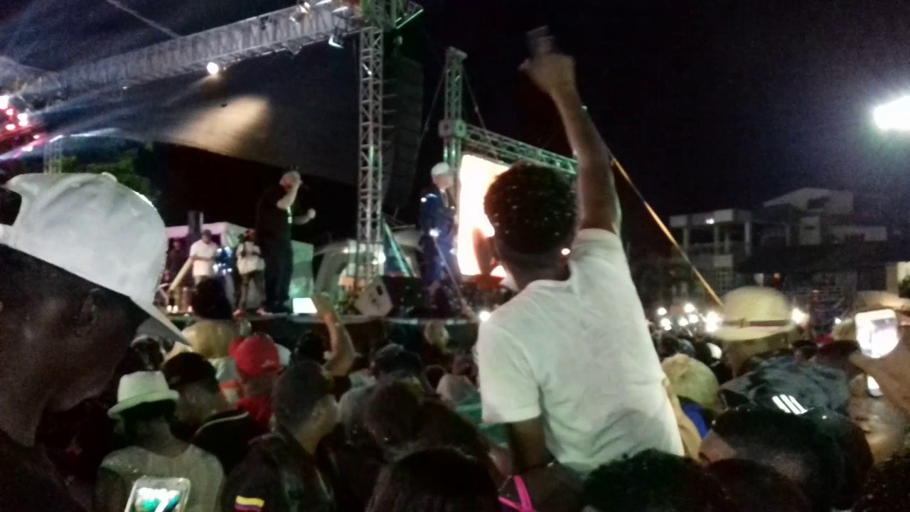 DM - Mueka ft. Cosculluela (CONCIERTO EN VIVO TUAMCO - COLOMBIA) - YouTube