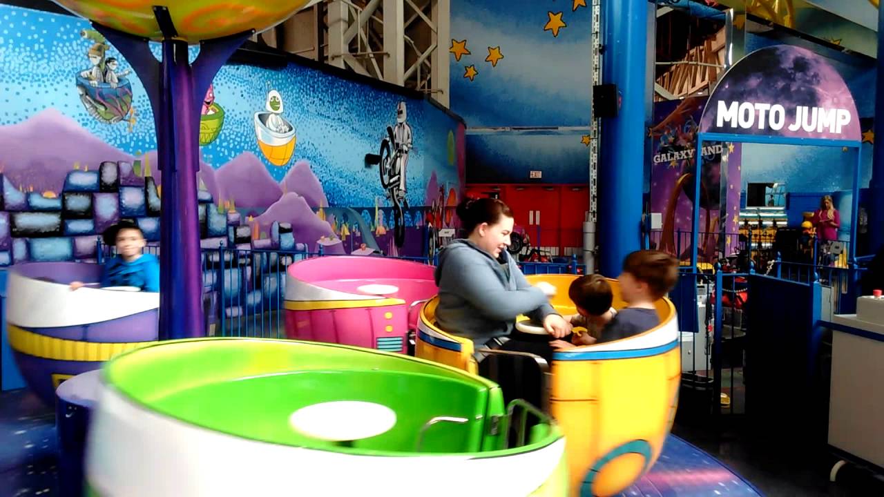 Galaxyland: Egg spinny ride - YouTube