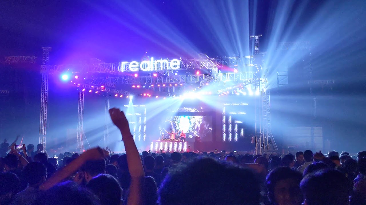 EDM night by DJ Bonka and DJ Gian Nobilee at IIT Kanpur, Antaragni ...