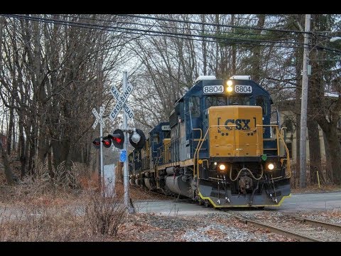 Long CSX B725 Lead by a Pair of SD40-2's - YouTube