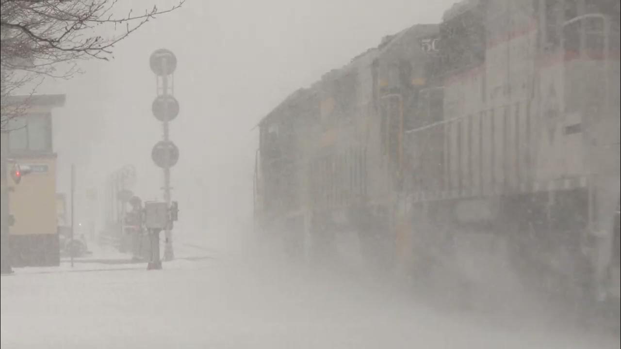 RBMN 3058 With a Beautiful P5 Leads NRFF7 Through a Stormy Blizzard in Tamaqua 1/19/25 - YouTube