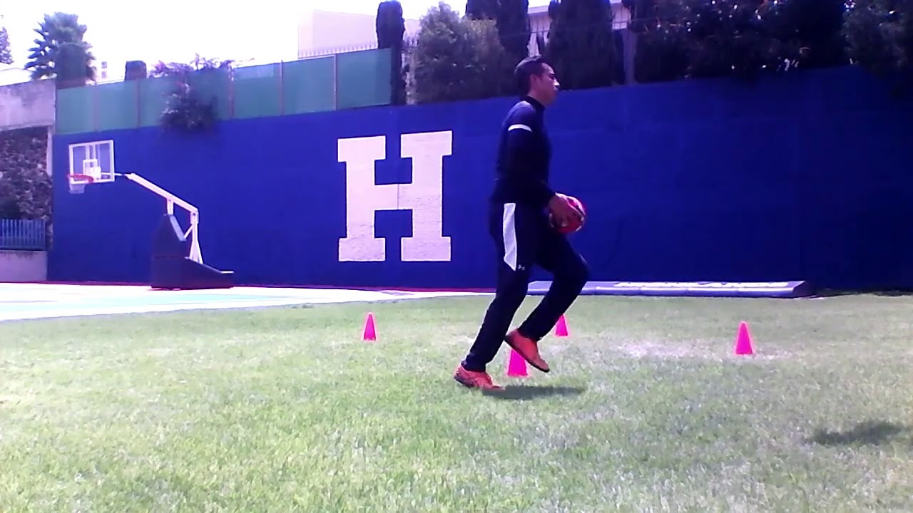 Clase de fútbol, elementary lower school, 1° femenil, prof. Axel ...